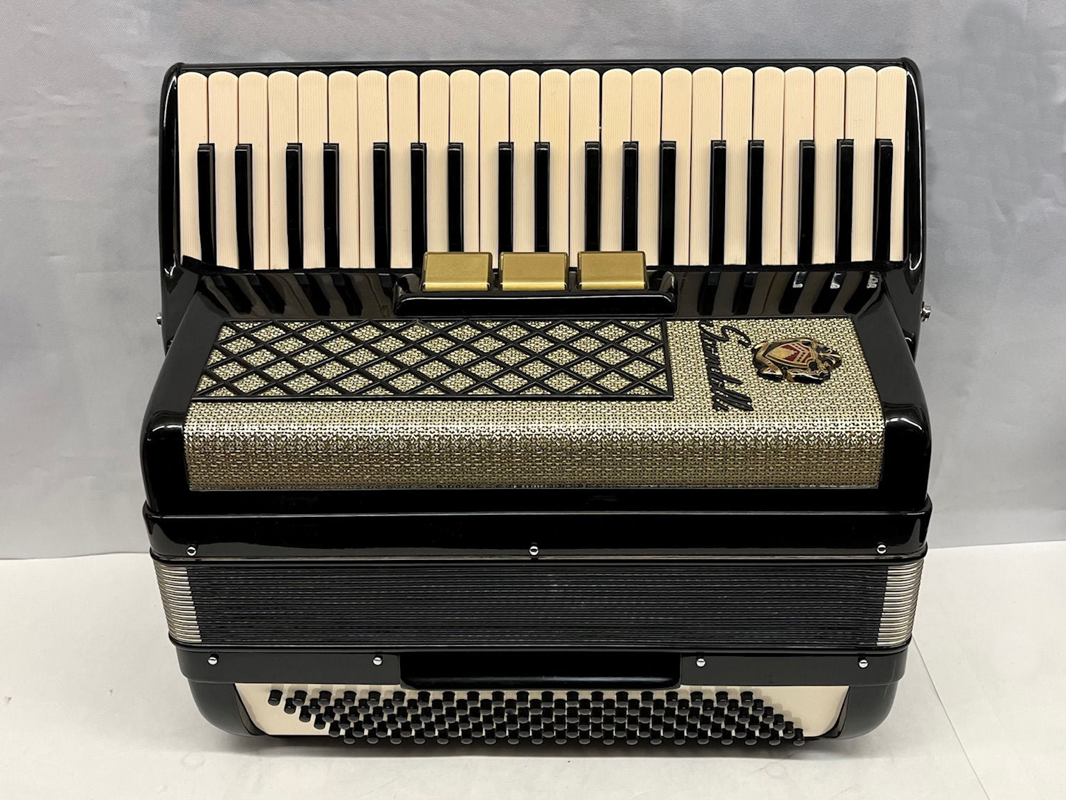 Scandalli Piano Accordion LM 41 Keys 120 Bass - Black/Gold – Accordions Canada